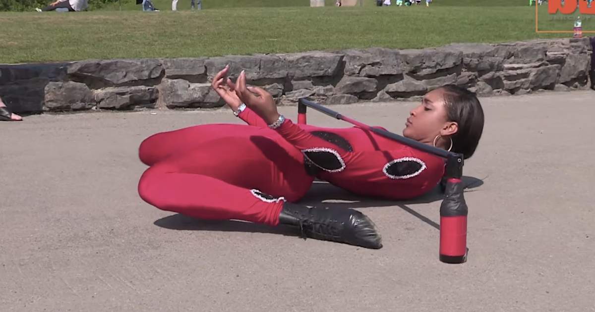 This Girl Can Literally Limbo Under Anything Cambio
