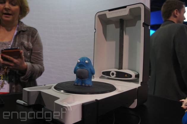 A sub-$600 desktop 3D scanner that folds into a box