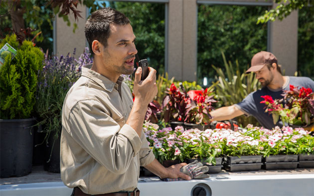 Verizon adds push-to-talk to Android phones, makes smart walkie-talkies