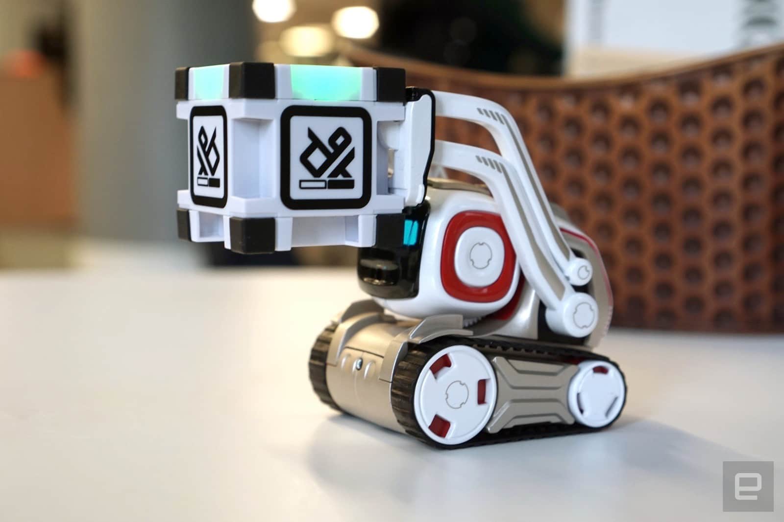 Anki's adorable Cozmo robot is hard not to love | Engadget