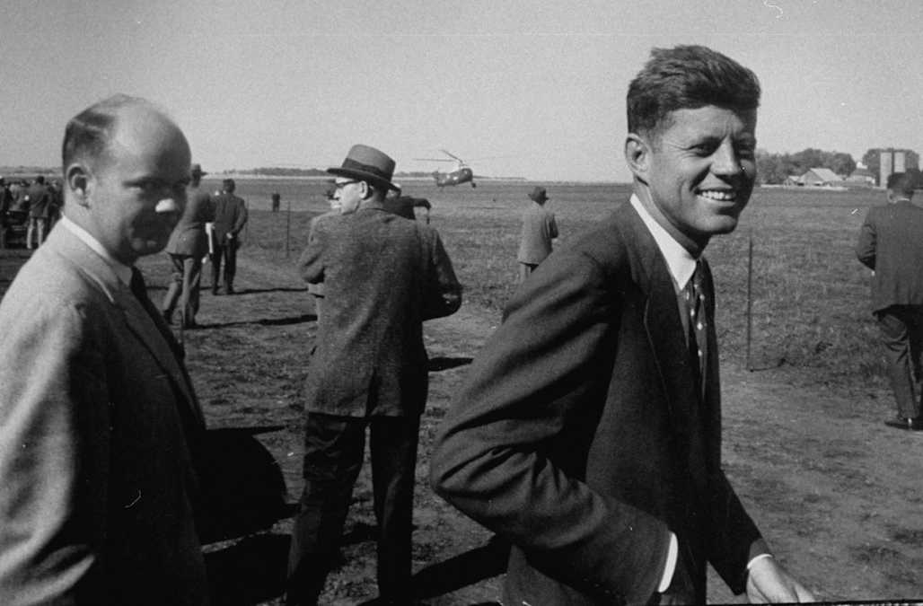 Dallas bus under fire for photo of JFK