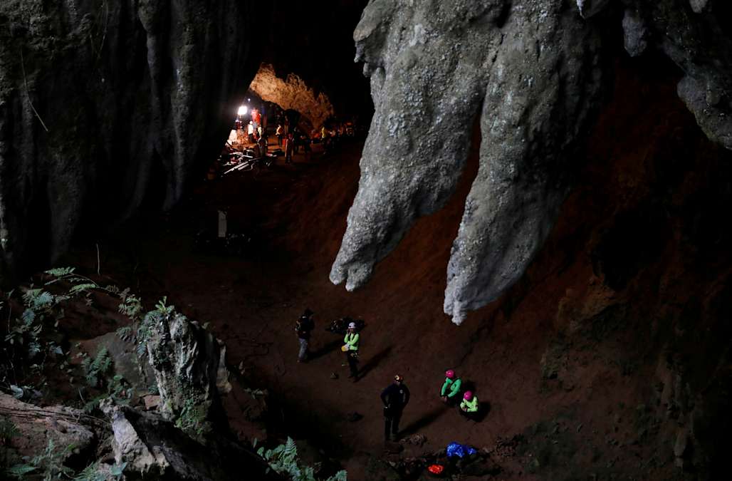 After heroic Thai rescue, cave-diving Australian doctor mourns father's ...