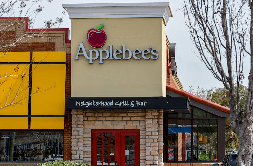 Applebee's employee says she was fired for asking 'offensive' patron to ...
