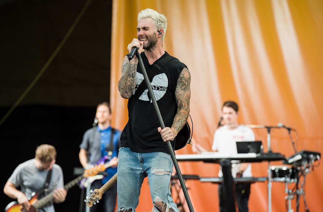 Hot dad! Adam Levine spotted carrying his new baby - AOL