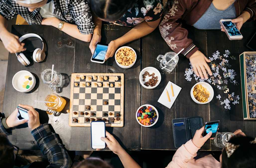 11 games to play with your friends this Friendsgiving - AOL