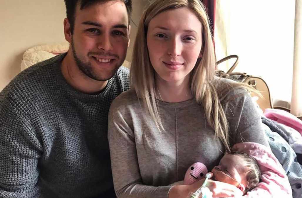 Heartbreaking photos show how a mom spent 16 days with dead baby girl ...