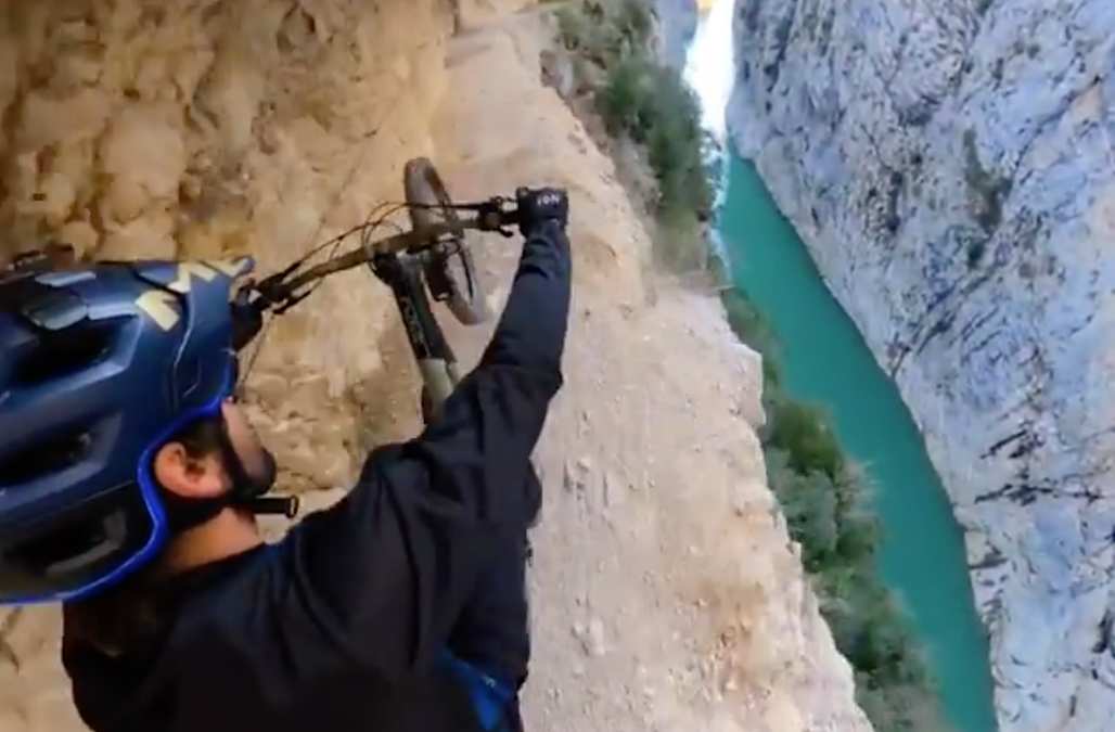 Biker records harrowing ride along the edge of a cliff