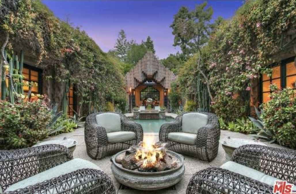 An eerie look inside the infamous 'Black Dahlia' murder home - AOL