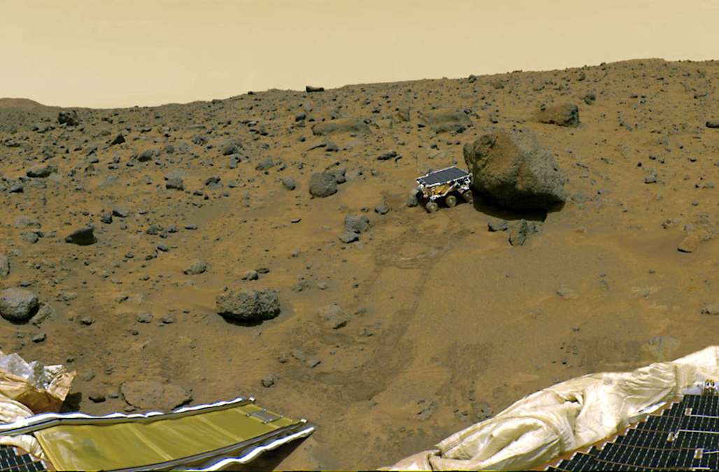 UFO enthusiasts have reportedly spotted a snake on Mars