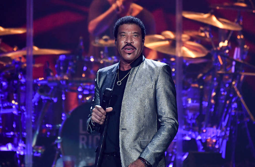 Lionel Richie torn about attending Kennedy Center honors at the WH - AOL