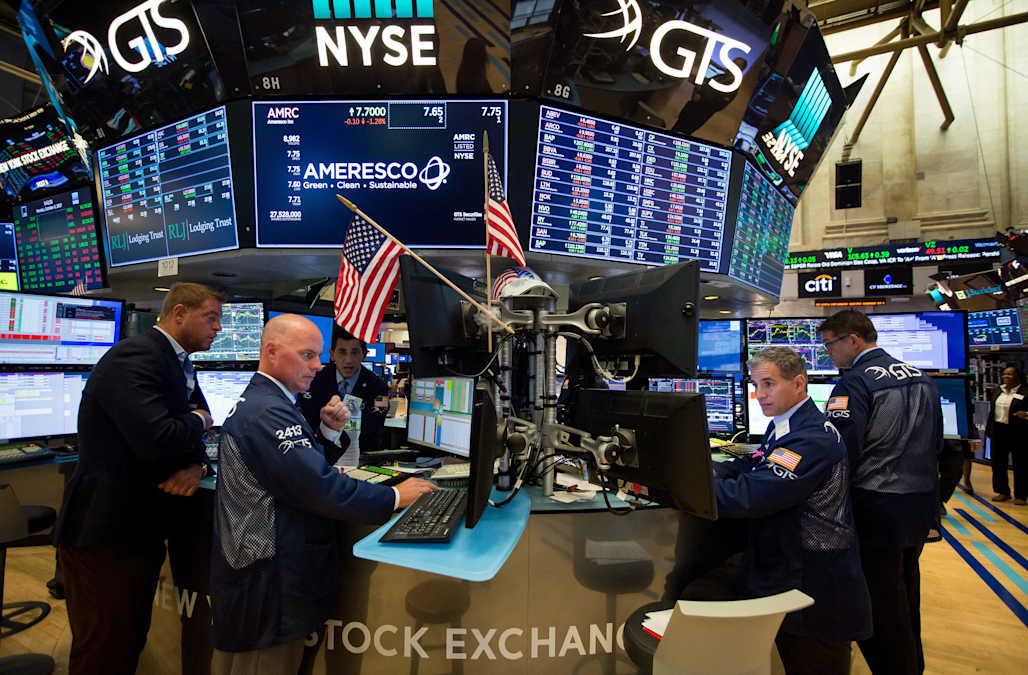 Wall Street starts quarter higher; data signals strength