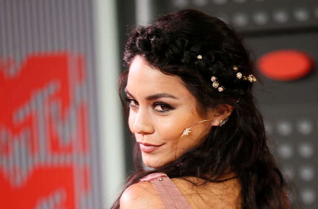 Vanessa Hudgens chops her hair: See her 'bangin' new look