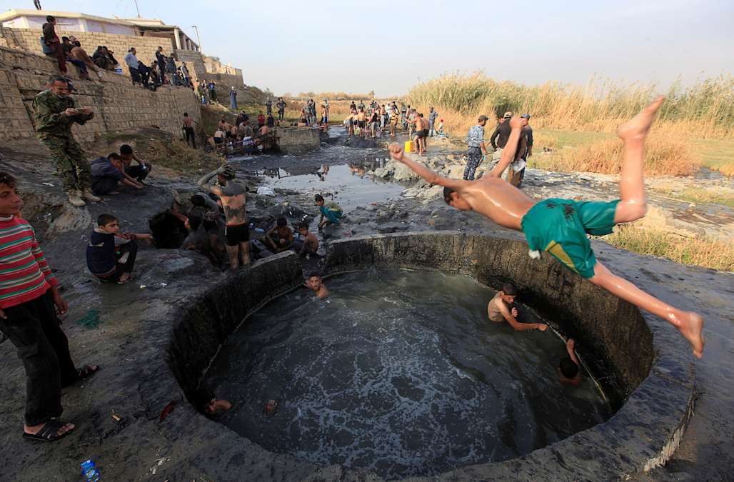 Traces of Islamic State 'mass grave' rot in Iraqi spa town - AOL