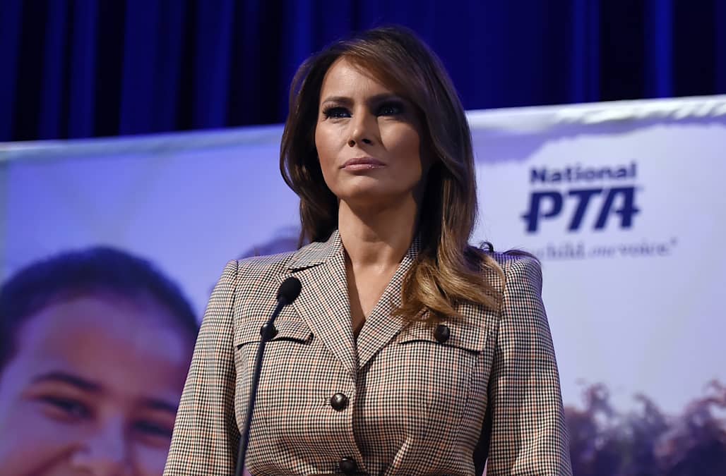 Melania Trump sports face mask in public service announcement