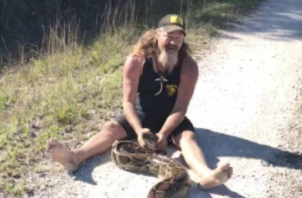 Florida government pays bounty hunters to capture pythons