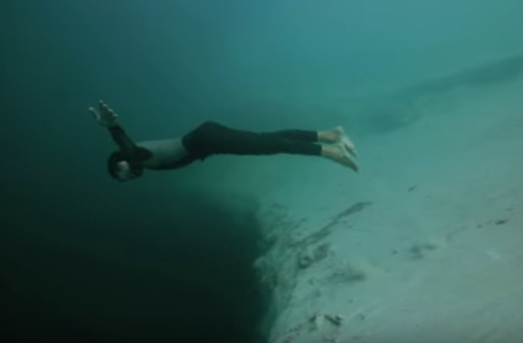 Man dives into underwater sinkhole in stunning, terrifying video - AOL