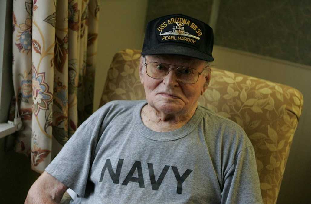 Pearl Harbor survivor interred on sunken USS Arizona after death - AOL