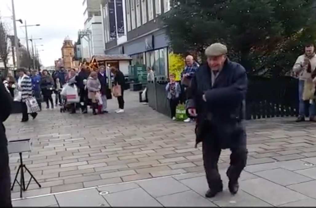 Video of elderly man dancing is the epitome of holiday spirit - AOL