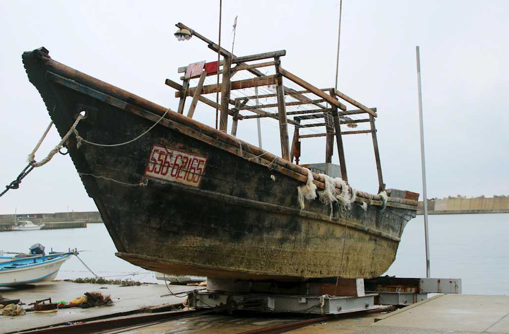 North Korean 'ghost ship' washes up on shores of Japan as problem grows ...