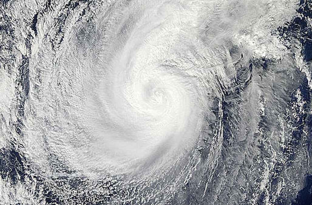 Powerful Alaska storm to rival strongest on record