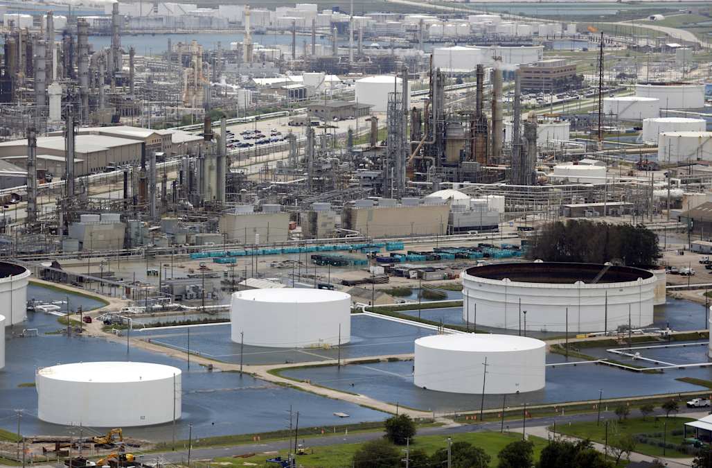 Oil refineries have released 2 million pounds of chemicals in Harvey's ...