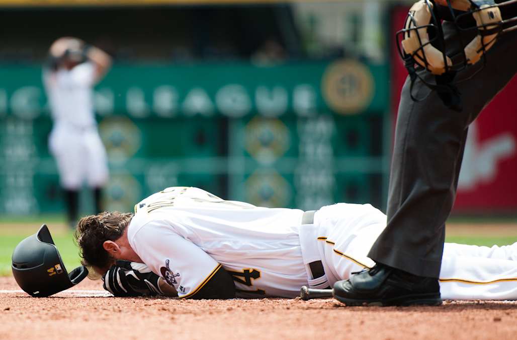 Pirates pitcher Ryan Vogelsong gets hit in the face with a fastball - AOL