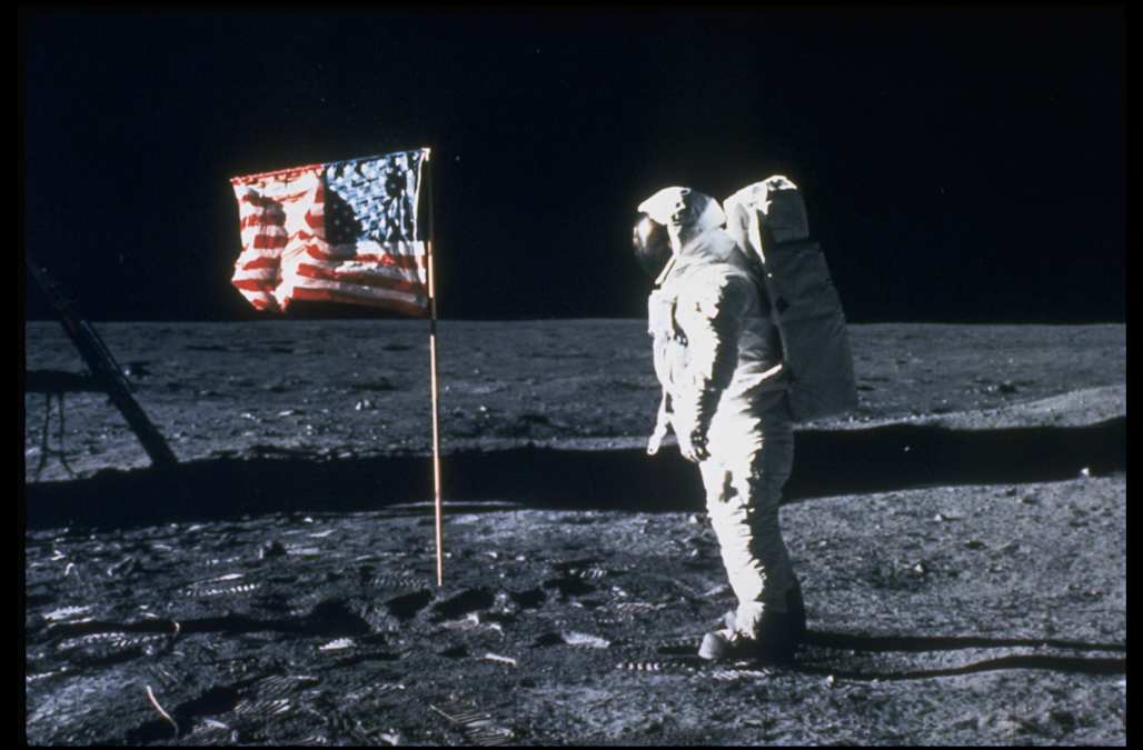 8 of the most iconic moments in space exploration history