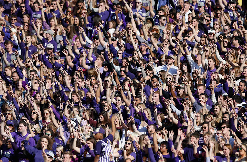 10 fun ways to rock your college colors