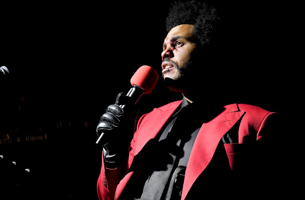 Why did the Weeknd's face look bloody at the 2020 VMAs? - AOL