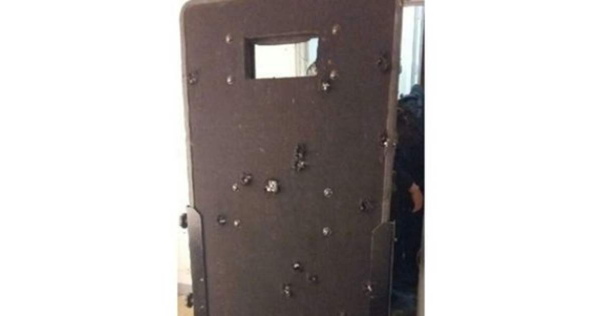 Le bouclier de la BRI témoigne de la violence de l'assaut au Bataclan