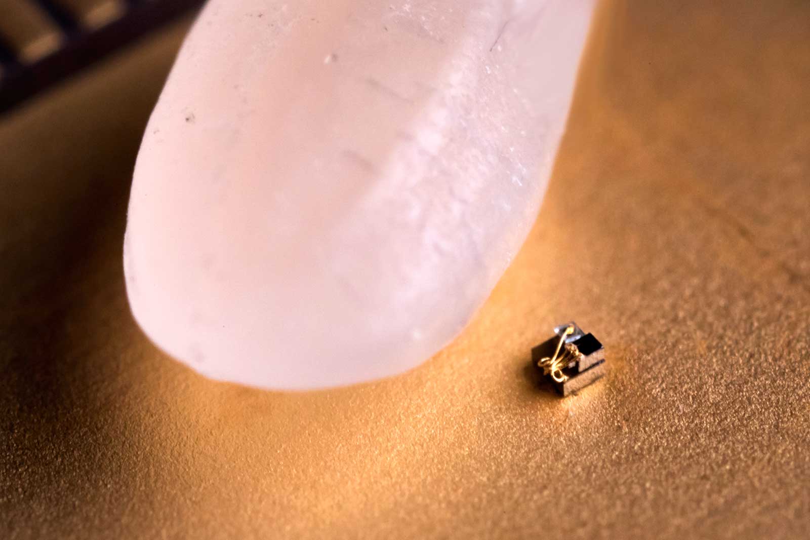 World s Tiniest computer Makes A Grain Of Rice Seem Massive world-s-tiniest-computer-makes-a-grain-of-rice-seem-massive