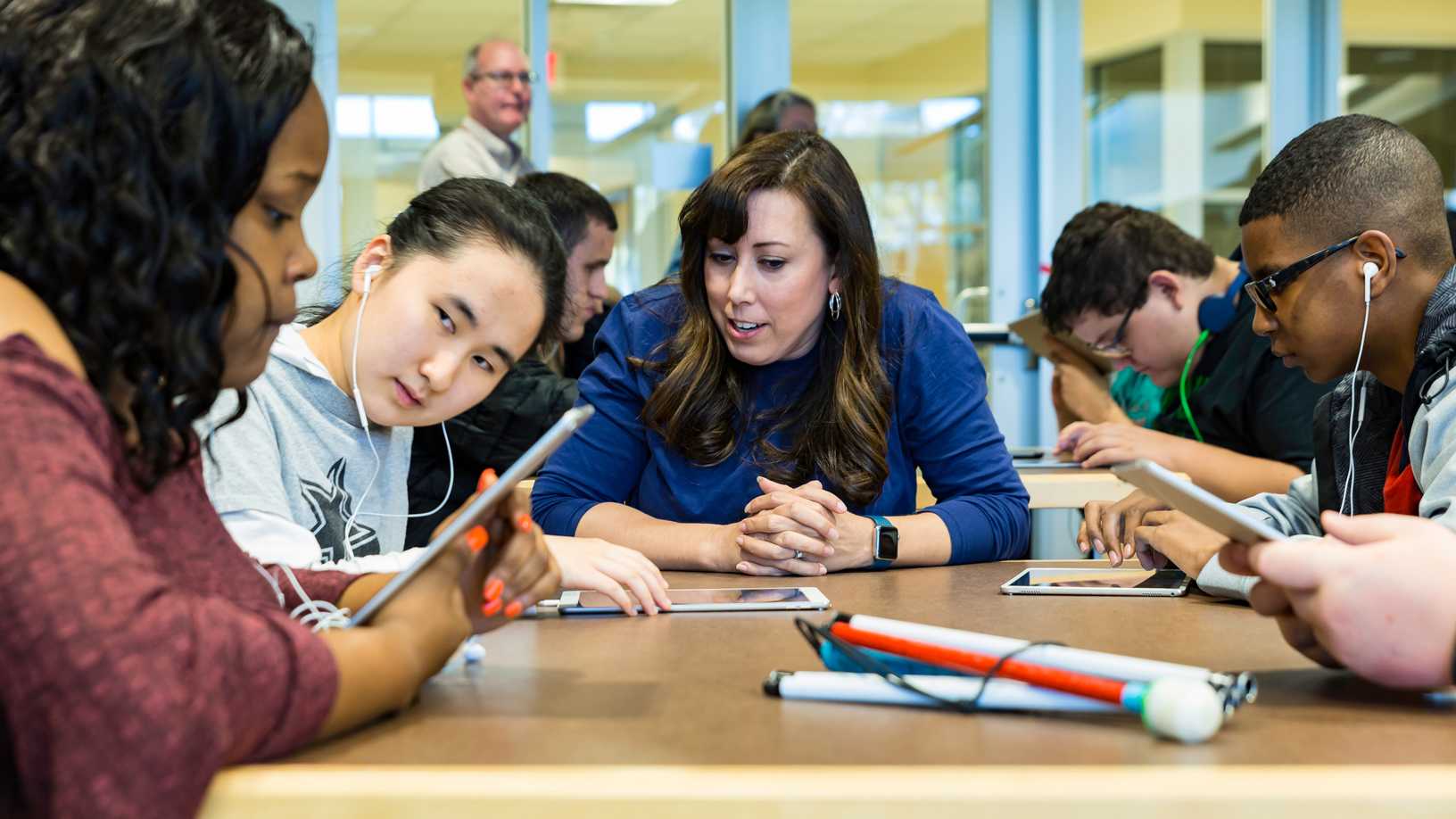 Apple Makes Coding Curriculum Accessible For Deaf And Blind Students apple-makes-coding-curriculum-accessible-for-deaf-and-blind-students